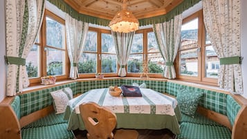 Quarto família | 2 quartos, quartos à prova de som, Wi-Fi de cortesia, roupa de cama