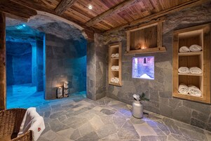 Sauna, banho turco, 1 sala de tratamento, massagens 