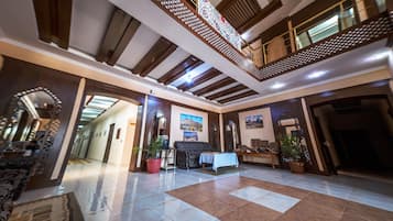 Quarto Twin Standard | Casa de banho | Artigos de higiene pessoal grátis, um secador de cabelo, chinelos