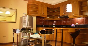 Apartamento Deluxe em Condomínio Fechado, 1 quarto | Cofre no quarto, Wi-fi grátis, roupa de cama fornecida 