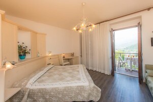 Cofres nos quartos, escrivaninha