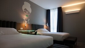 Quarto Familiar, 2 camas de casal | Roupa de alta qualidade, edredões de penas, minibar, cofre no quarto 