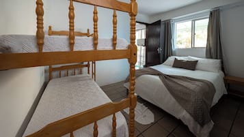 APARTAMENTO 2 SUÍTES TÉRREO VISTA PARA O PÁTIO | 1 quarto, ferro/tábua de engomar, Wi-fi grátis, roupa de cama fornecida