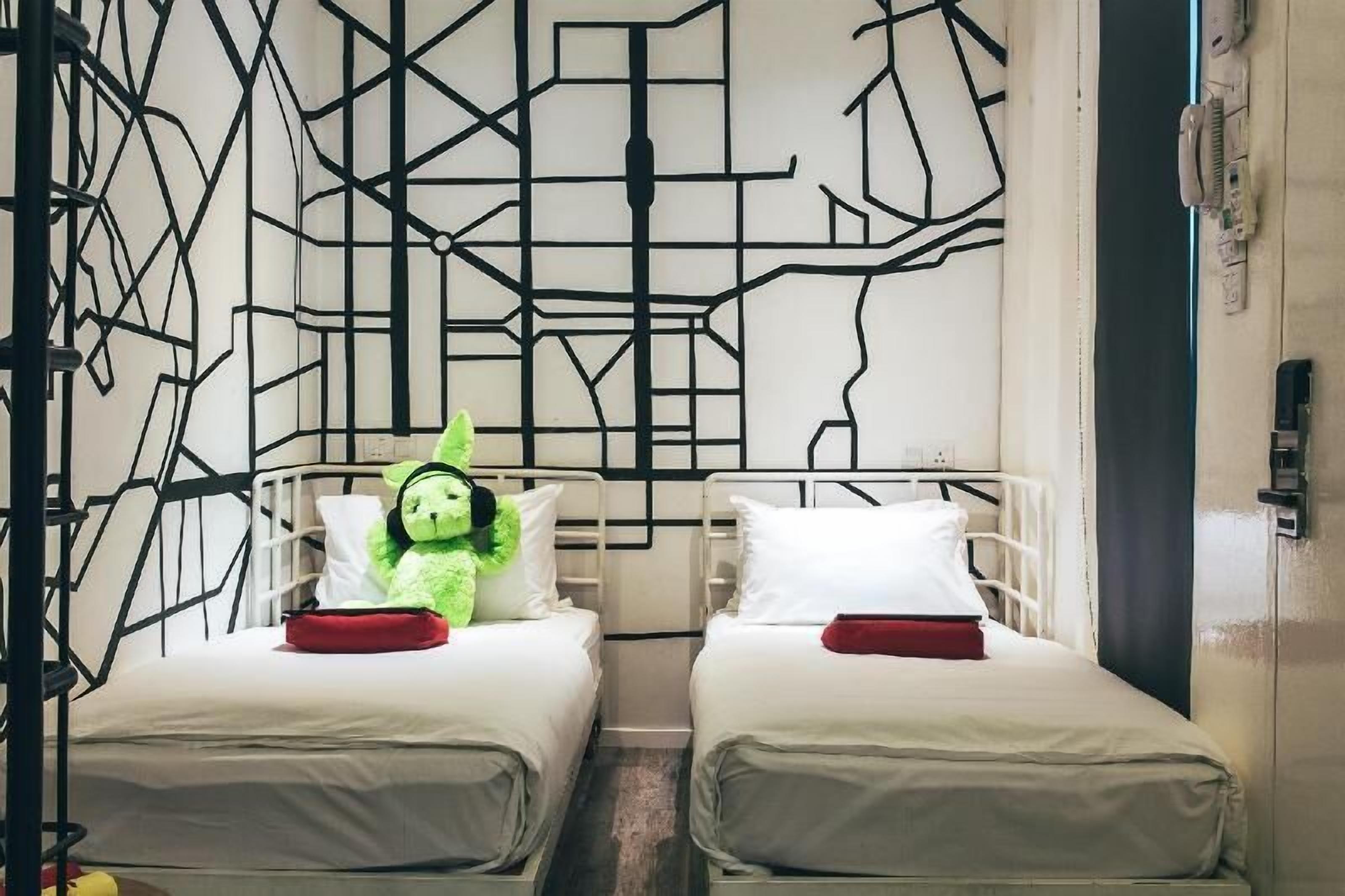 Roupas de cama premium, frigobar, cofres nos quartos