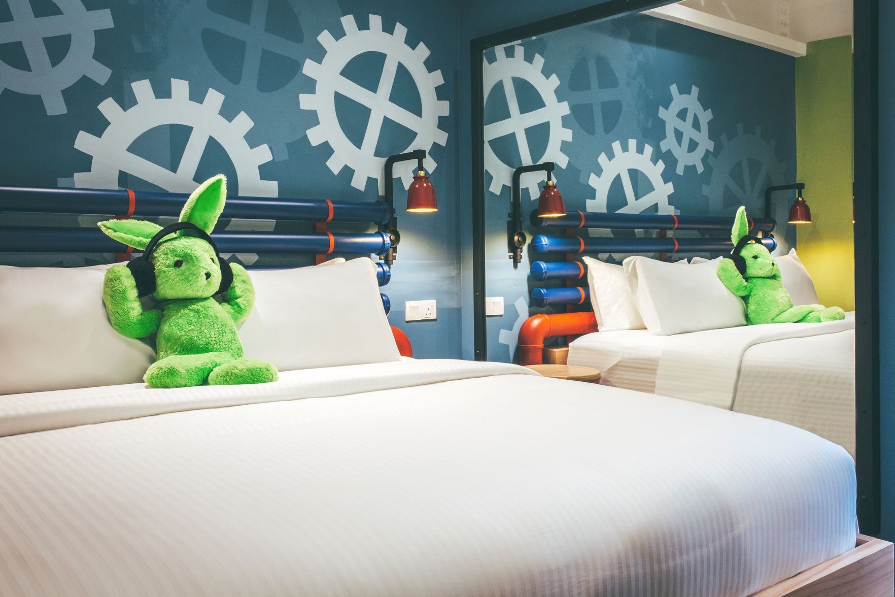 Roupas de cama premium, frigobar, cofres nos quartos