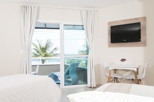 Minibar, cofre no quarto, cortinas/cortinados opacos, Wi-fi grátis 