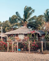 Bangalô panorâmico, vista para a praia | Frigobar, cofres nos quartos, ferros/tábuas de passar roupa