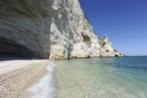 Uma praia privada, praia de areia branca, autocarro para a praia 