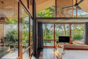 Romance Royal Pool Villa | Roupa de alta qualidade, minibar, cofre no quarto, secretária