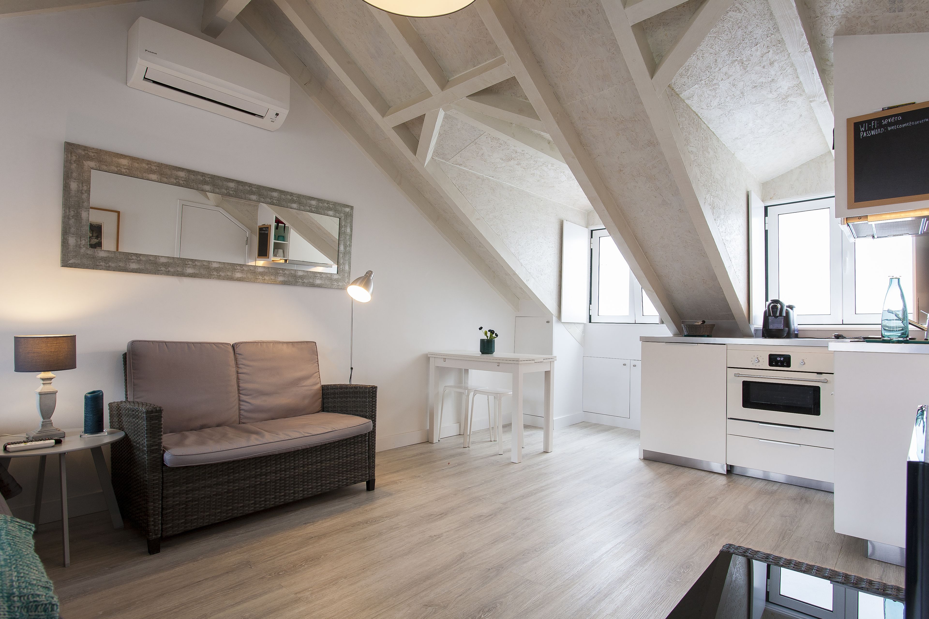 Loft conforto, 1 quarto, cozinha americana | Cofres nos quartos, escrivaninha, ferros/tábuas de passar roupa