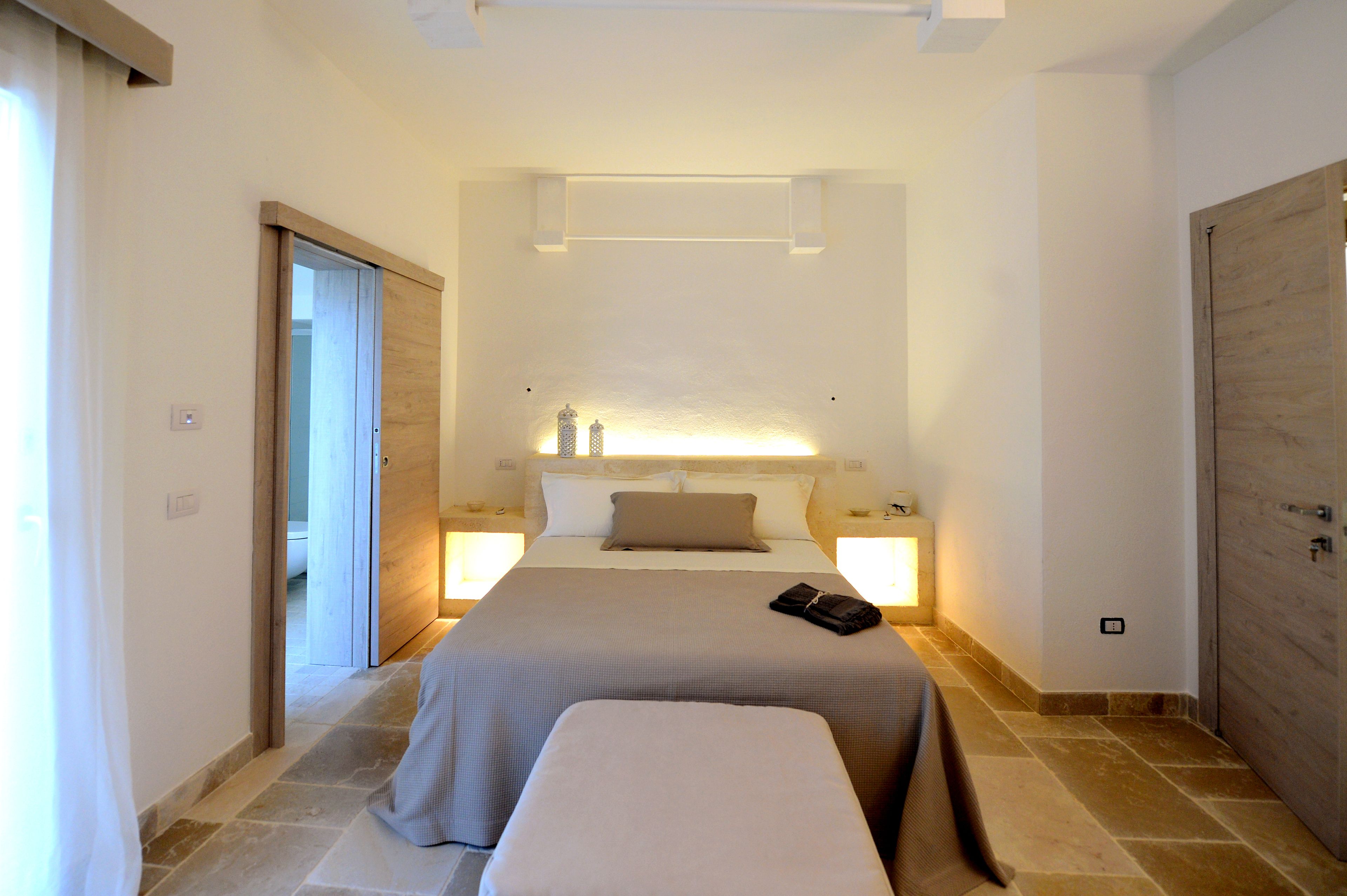 Quarto casal conforto | Escrivaninha, quartos à prova de som, Wi-Fi de cortesia