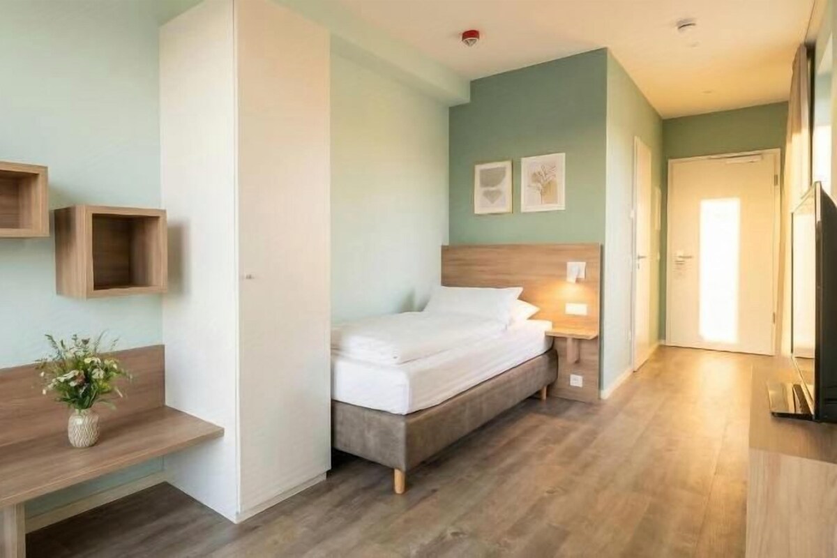 Cofre no quarto, secretária, quartos insonorizados 