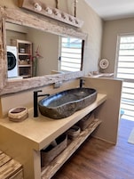 Villa de Luxo, 3 quartos, piscina privativa, vista para a lagoa | Casa de banho | Um polibã, artigos de higiene pessoal grátis, um secador de cabelo