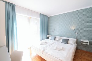 Quarto Duplo Deluxe, 1 quarto, terraço, junto à piscina | Minibar, quartos insonorizados, Wi-fi grátis, roupa de cama fornecida 