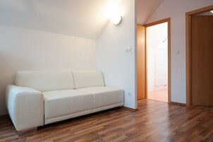 Apartamento Familiar, 2 quartos, cozinha | Minibar, quartos insonorizados, Wi-fi grátis, roupa de cama fornecida 