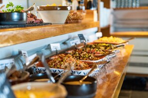 Café da manhã com buffet grátis