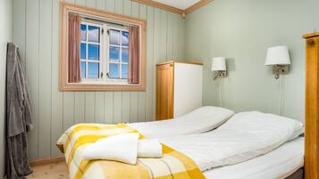 Apartamento panorâmico, 2 quartos | 2 quartos, camas com colchões pillow-top, cortinas blackout