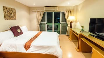 Cofre no quarto, secretária, cortinas/cortinados opacos, Wi-fi grátis