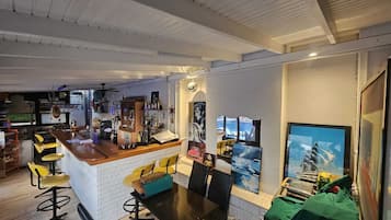 Bar à beira da piscina