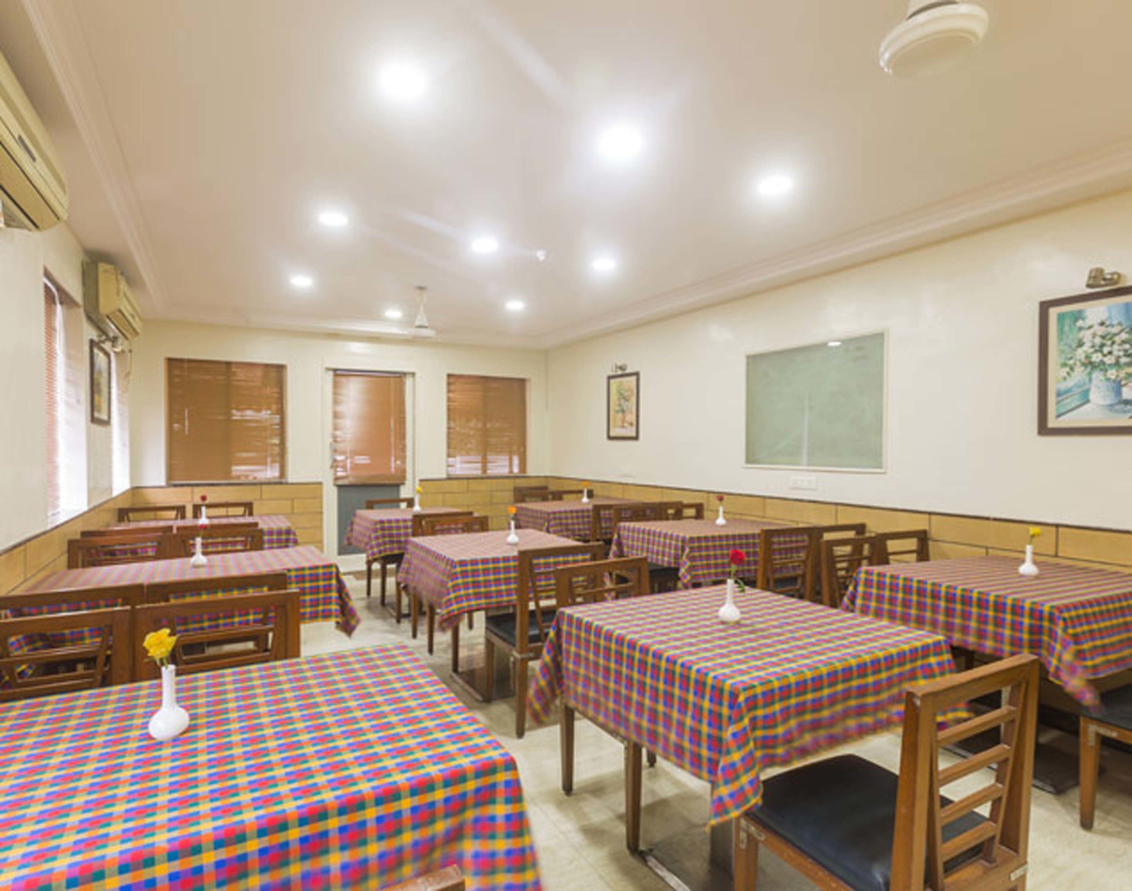 Pequenos-almoços, almoços, jantares servidos, cozinha internacional 