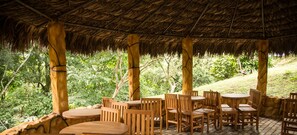 Café da manhã com buffet grátis todos os dias