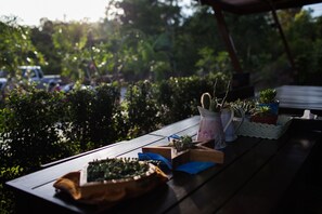 Fachada do alojamento (tarde/noite)