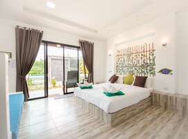 Deluxe double room  | Frigobar, cofres nos quartos, escrivaninha, cortinas blackout