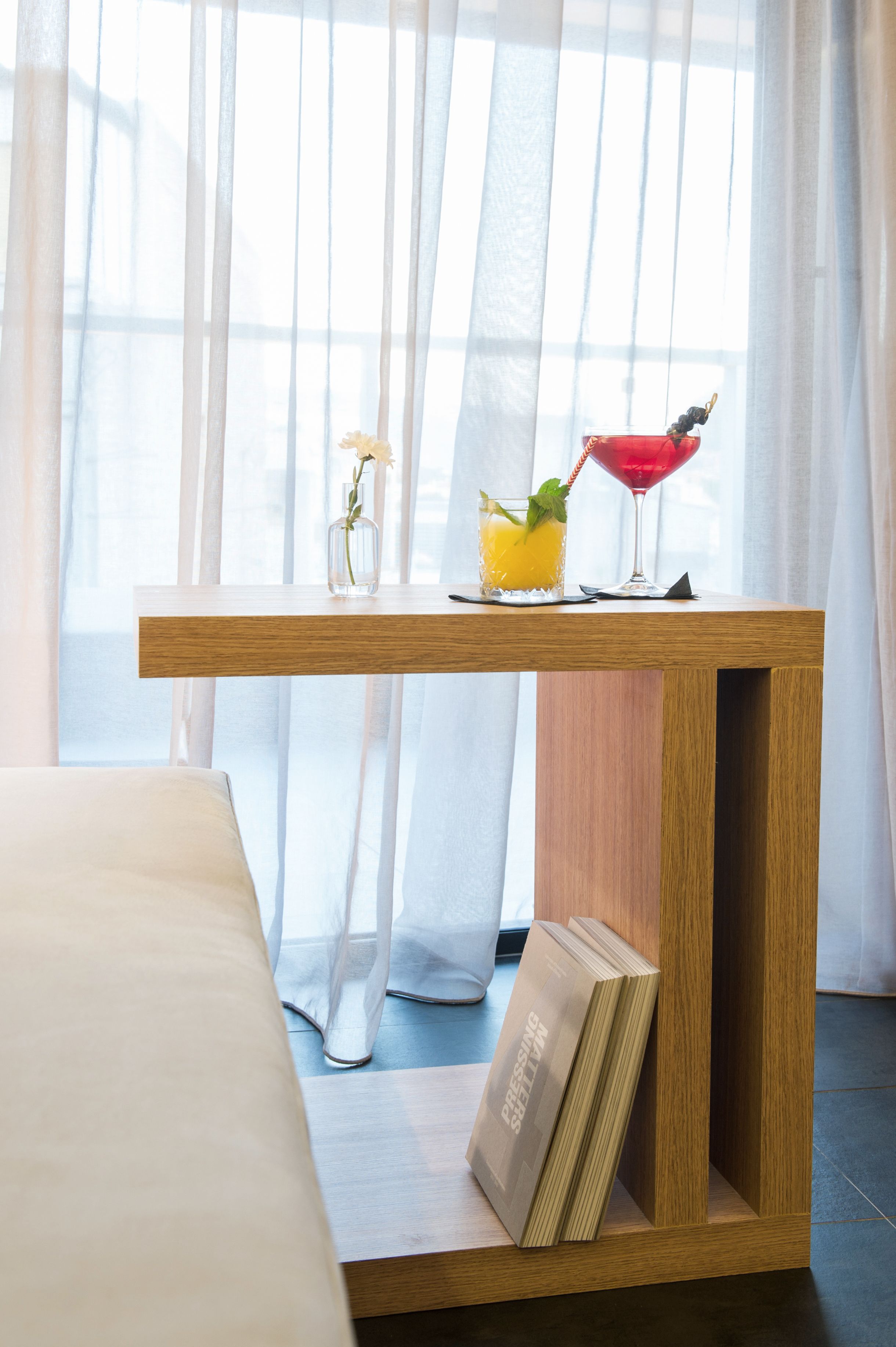 Roupa de alta qualidade, minibar, cofre no quarto 