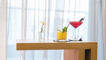 Roupa de alta qualidade, minibar, cofre no quarto