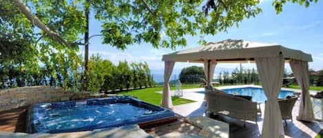 Banheira de hidromassagem exterior