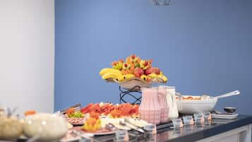 Café da manhã com buffet grátis todos os dias