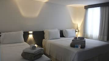 Quarto triplo luxo | 1 quarto, frigobar, cofres nos quartos, escrivaninha