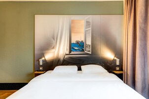 Quarto casal | Roupas de cama premium, escrivaninha, quartos à prova de som