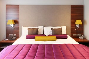 Quarto Duplo Deluxe | Cofre no quarto, secretária