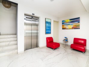 TV de ecrã plano, Netflix, serviços de streaming 