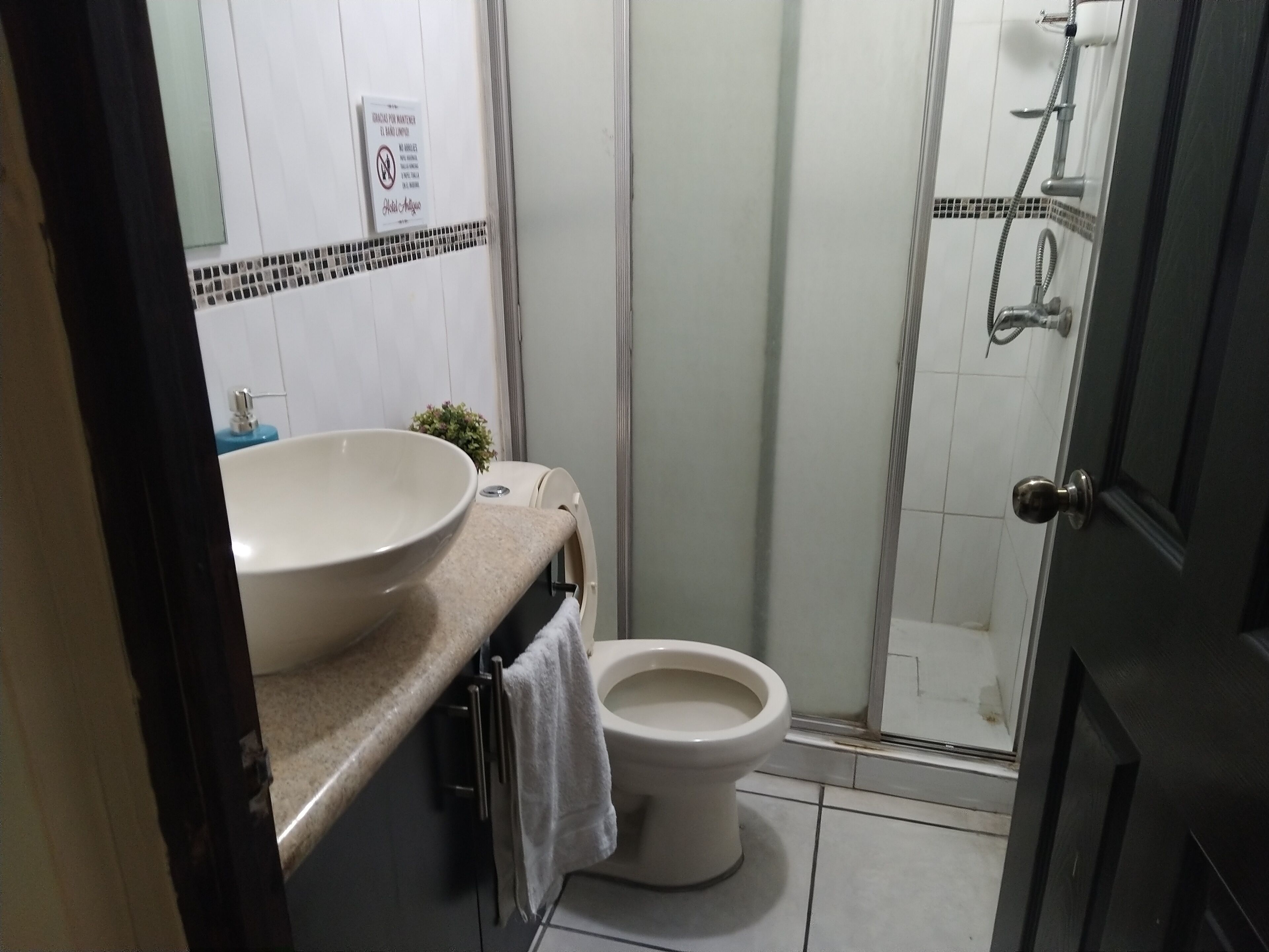 Quarto Duplo Deluxe para 1 Pessoa, 1 quarto, casa de banho privativa | Casa de banho | Um polibã, artigos de higiene pessoal grátis, toalhas fornecidas 