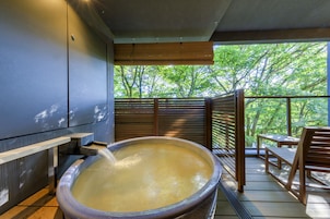 Quarto Deluxe, não fumadores (Japanese Western, Open-Air Bath) | Comodidades da casa de banho | Artigos de higiene pessoal grátis, um secador de cabelo, chinelos