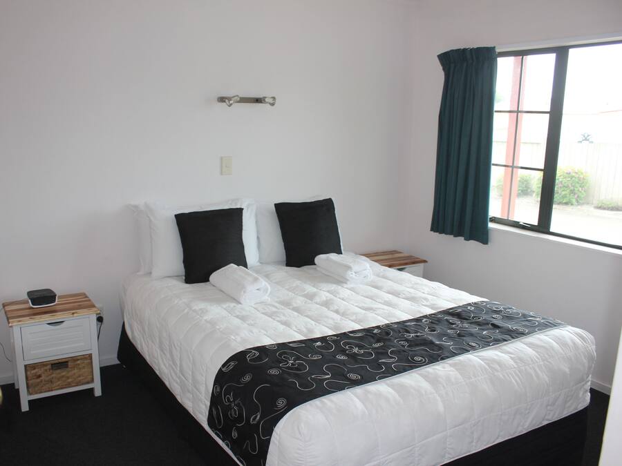 Quarto, 2 quartos | Quartos à prova de som, ferros/tábuas de passar roupa, berço de viagem