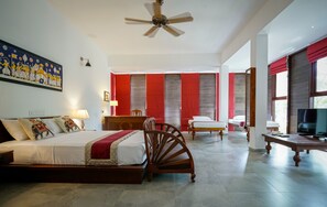 Suite Premier, 1 cama king-size, pátio, vista para a montanha | Cofre no quarto, com decoração personalizada 