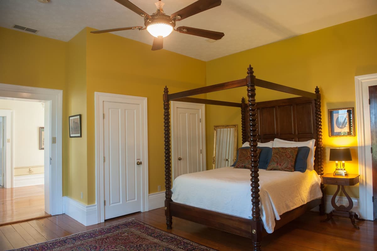 Suite Romântica, 1 cama queen-size, vista para o jardim | Lençóis de algodão egípcio, roupa de alta qualidade, Wi-fi grátis 