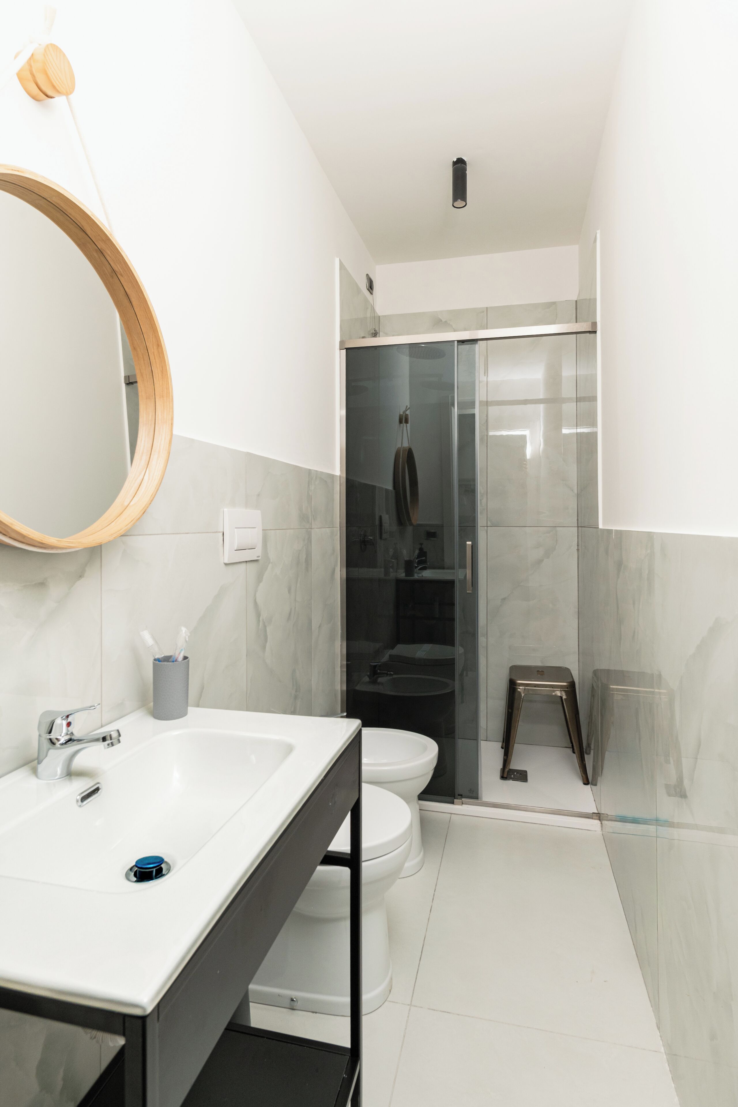Quarto Duplo Superior, 1 cama de casal, Vista para a cidade | Casa de banho | Um polibã, artigos de higiene pessoal grátis, um secador de cabelo 
