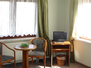 Quarto solteiro | Ferros/tábuas de passar roupa, Wi-Fi de cortesia, roupa de cama