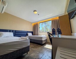 Quarto duplo | Escrivaninha, Wi-Fi de cortesia