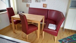 Estúdio | Refeições no quarto
