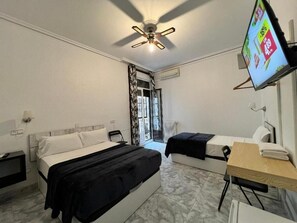 Quarto casal, banheiro privativo | Escrivaninha, Wi-Fi de cortesia, roupa de cama