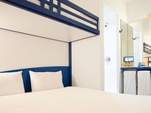 Quarto Triplo, várias camas | Cortinas/cortinados opacos, Wi-fi grátis, roupa de cama fornecida