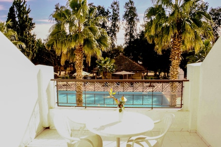 Quarto Triplo Executivo | TerraƧo/pƔtio interior