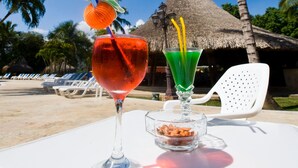 Bar à beira da piscina
