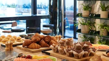 Café da manhã com buffet todos os dias mediante uma taxa
