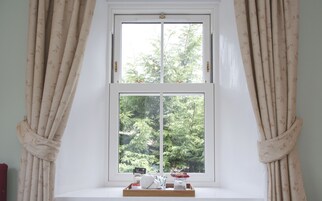 Ferro/tábua de engomar, roupa de cama fornecida 